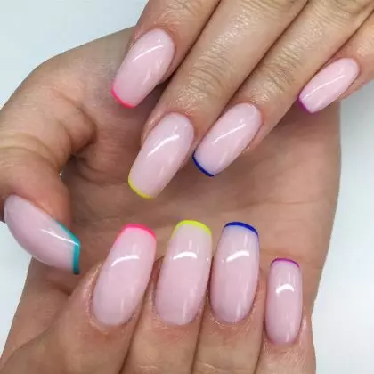 Manicure elegante para o verão 2021. Nós mostramos o que parece e como fazer mais 873_9